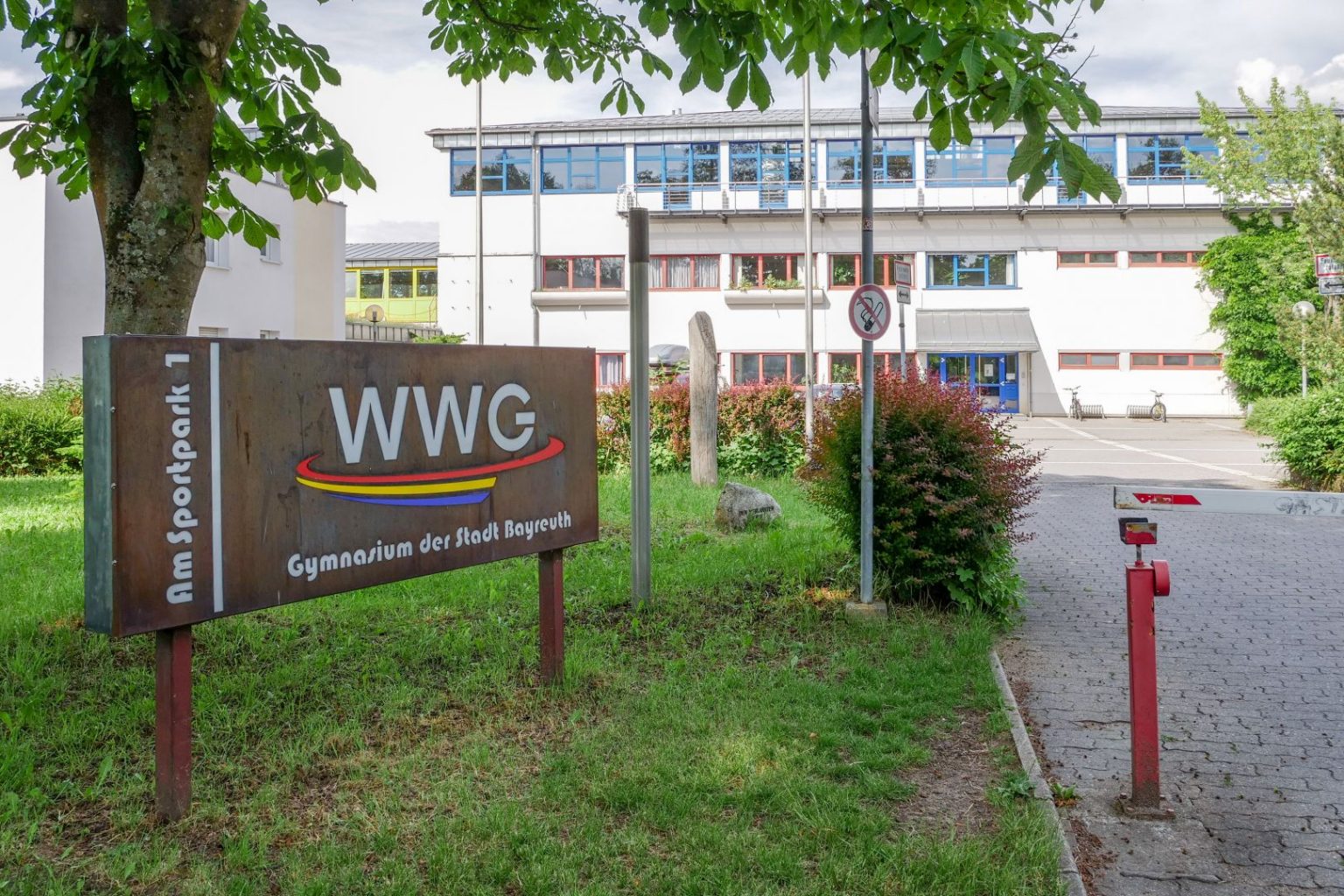 Einbau einer Beschallungsanlage im Wirtschaftswissenschaftlichen ...